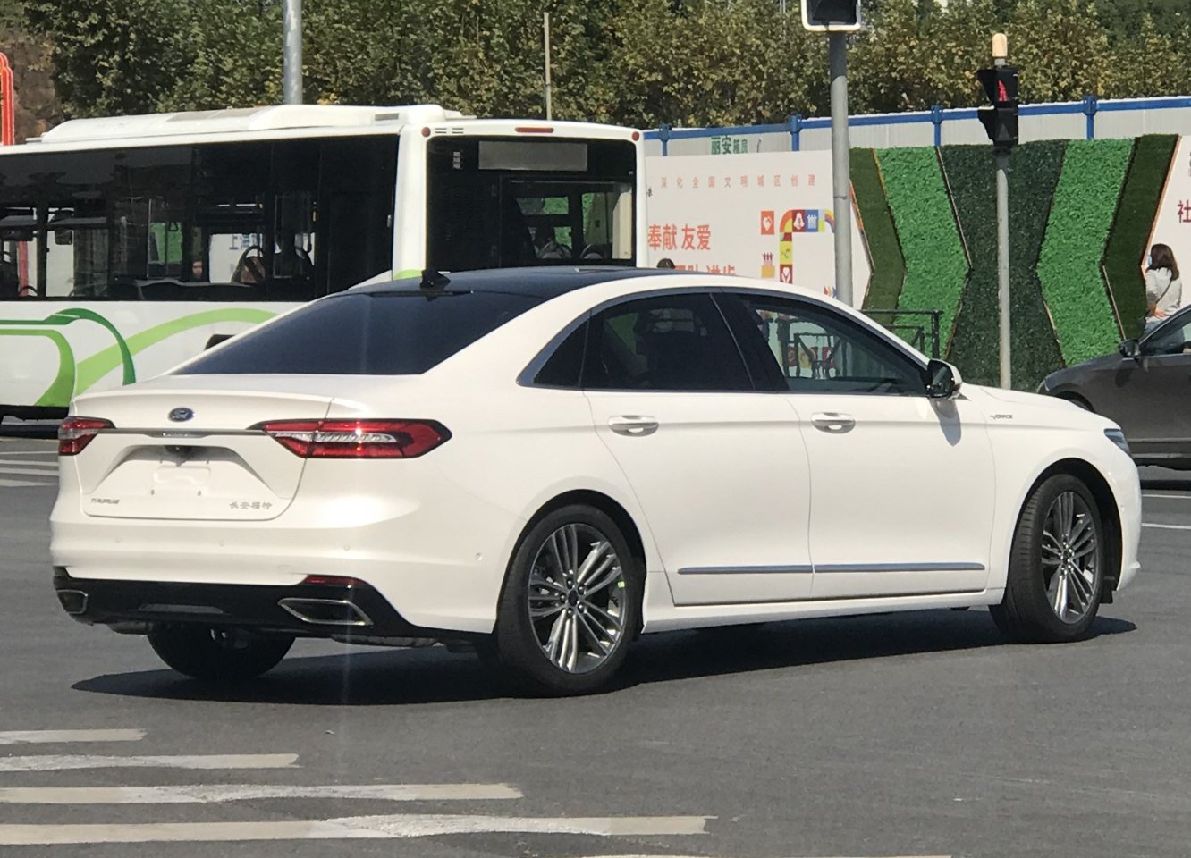 Ford Taurus technical specifications and fuel economy